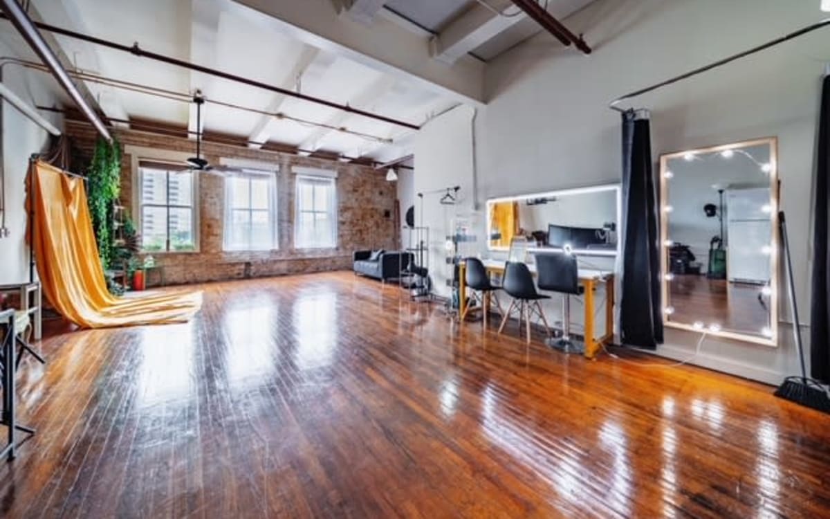Natural Light Studio Loft in the Warehouse District Downtown, Houston ...