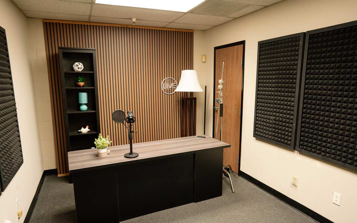 Professional Podcast Studio With Modular Backdrops, Upland, CA ...
