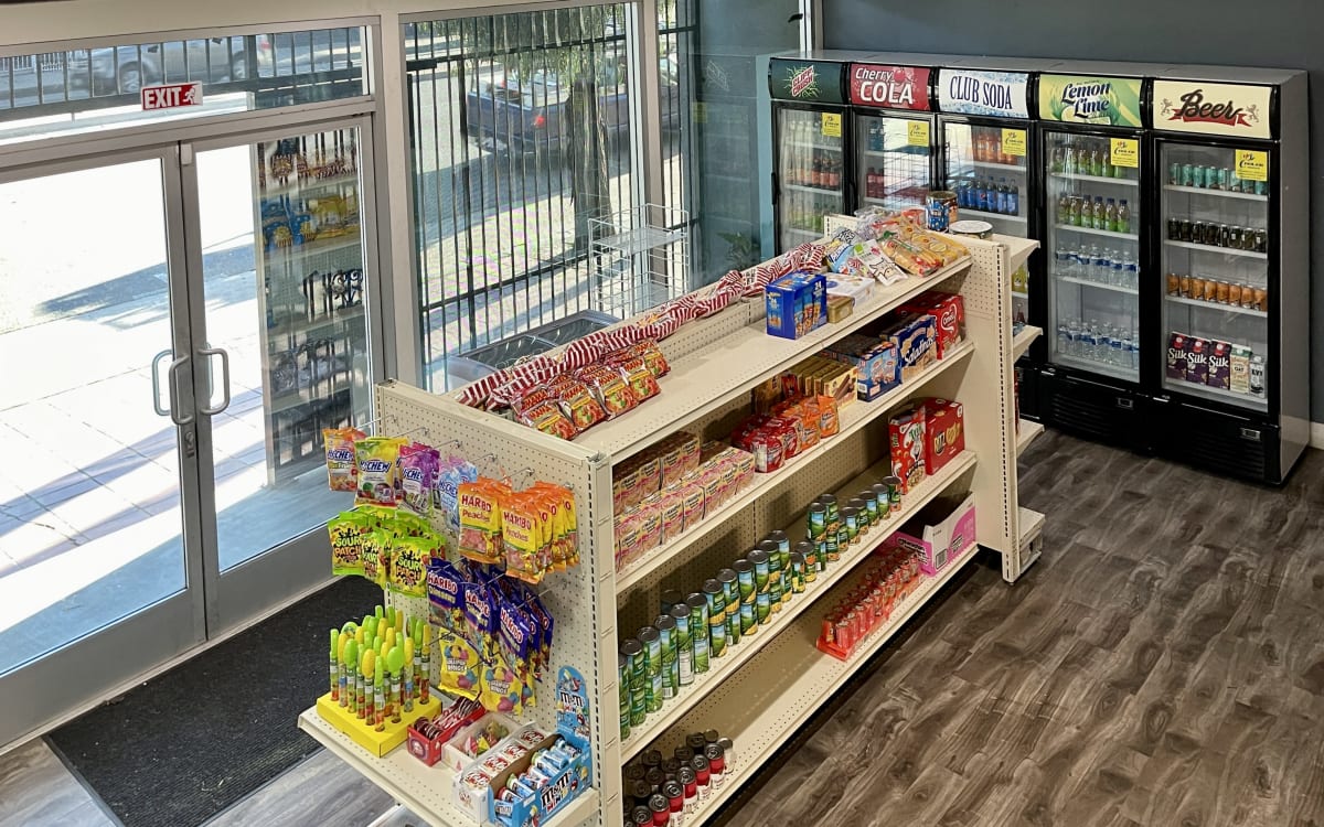 Los Angeles Grocery Store Standing Sets Convenience Store film set ...