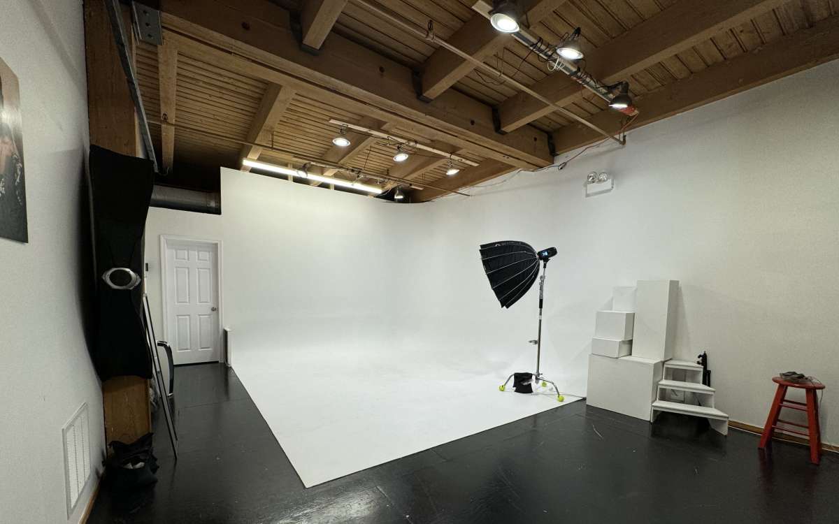 Stylish Loft-Style Studio with 15x15 Cyclorama Wall & RGB Lights in ...