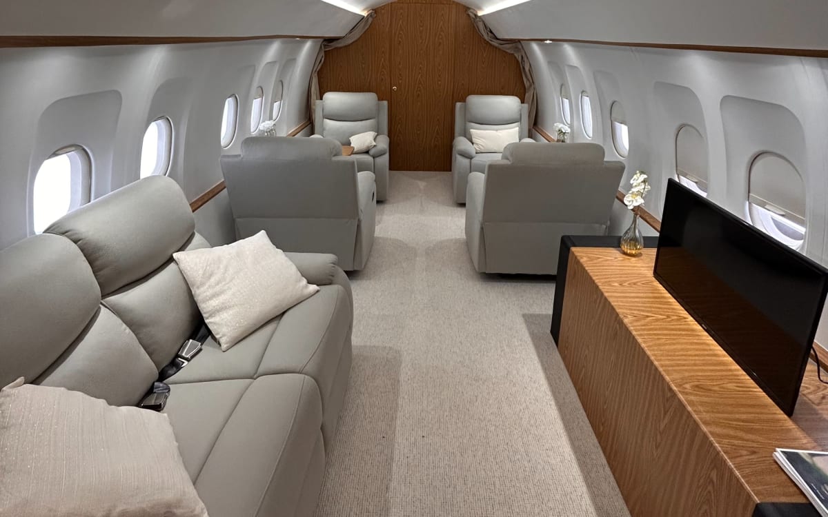 Intérieur d'avion Jet Privé - Paris 8ème, Paris | Production | Peerspace