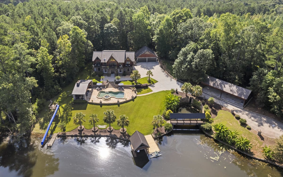 Luxury 5 BR Cabin, Pool, Lake, 40 min from Atlanta, CARROLLTON, GA ...