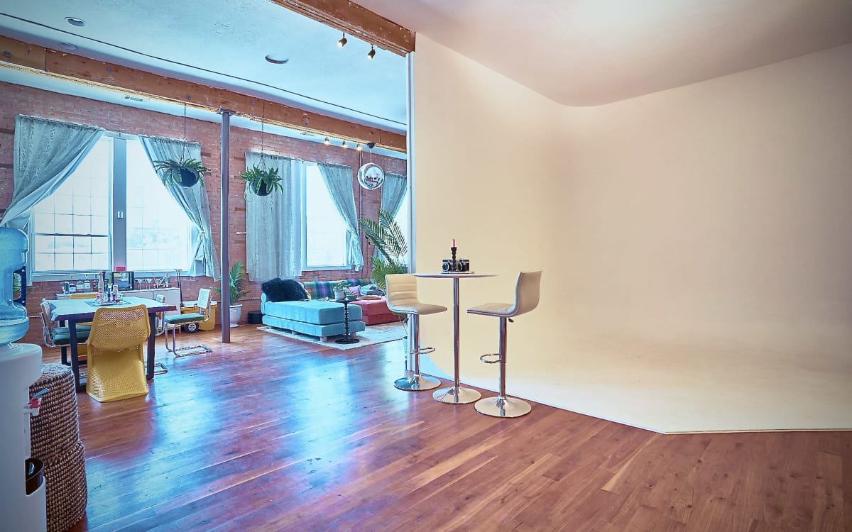 Cyc wall, studio and colorful downtown loft with natural light, Salt ...