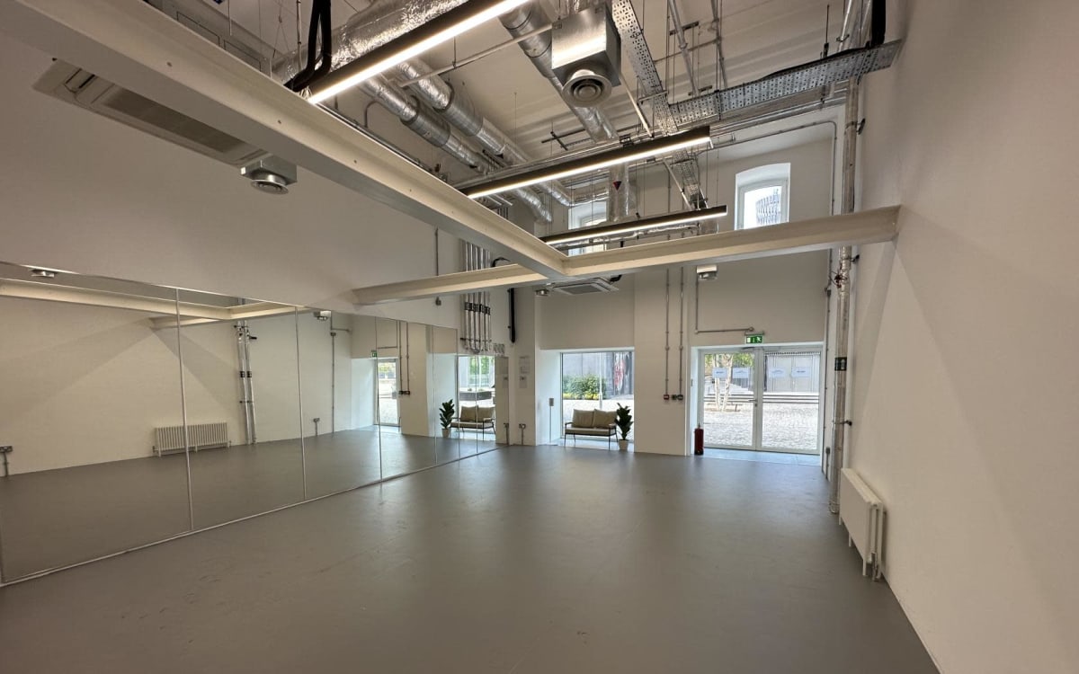 Multi-use Light Filled 80sqm Studio at Suga House Island, London ...