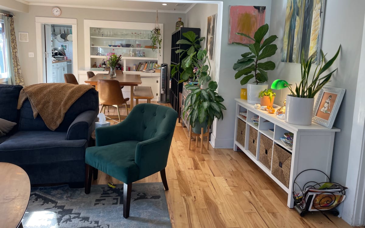 Bright cute craftsman house, Los Angeles, CA | Production | Peerspace