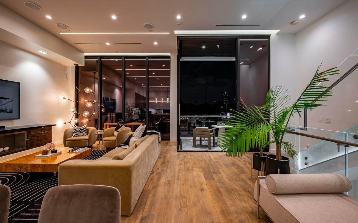 The Glass Haus - Modern Luxury Space, Designer Furnished, Rooftop ...