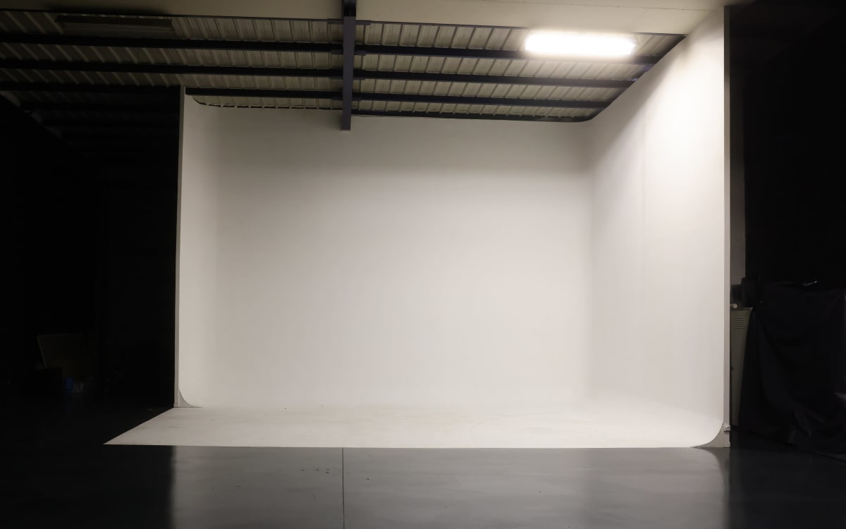 Studio video & photo - Cyclorama fond blanc 2 faces et Hangar ...