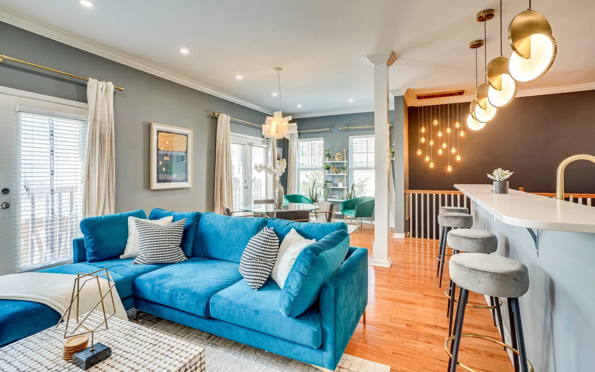 Spacious 2 Bedroom Modern Condo with Free Parking, Washington, DC ...