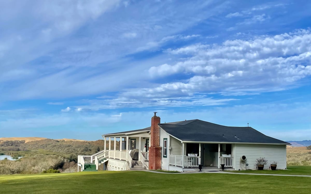 Charming Storybook Cottage overlooking lakes and sand dunes on ...