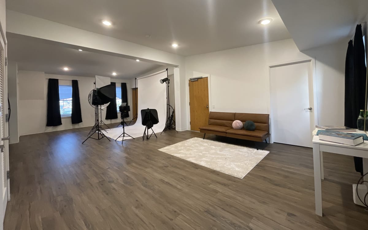 South Side Photo Studio, Chicago, IL | Production | Peerspace