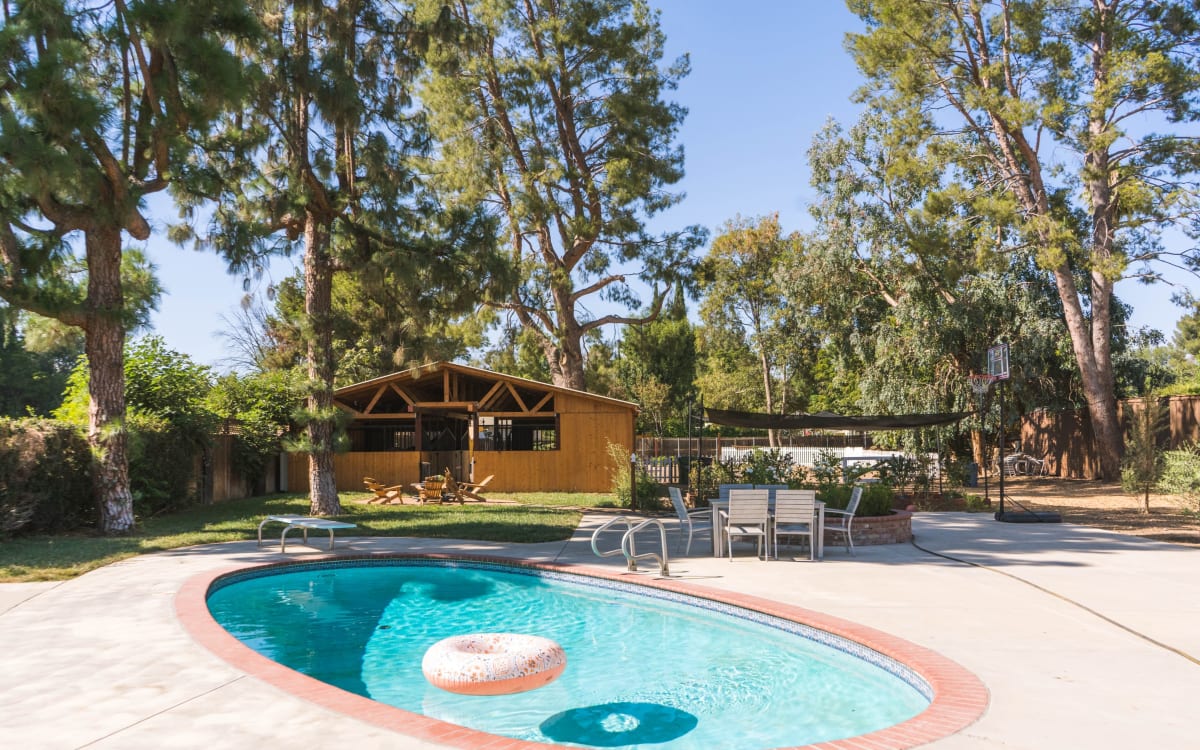 Ranch Style Estate located in the Heart of The Valley, Canoga Park, CA ...