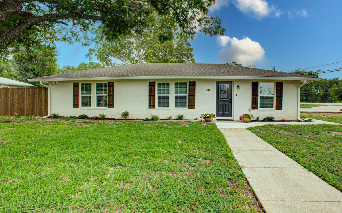 Roomy house with Big Backyard and Large Patio, Waco, TX | Production ...