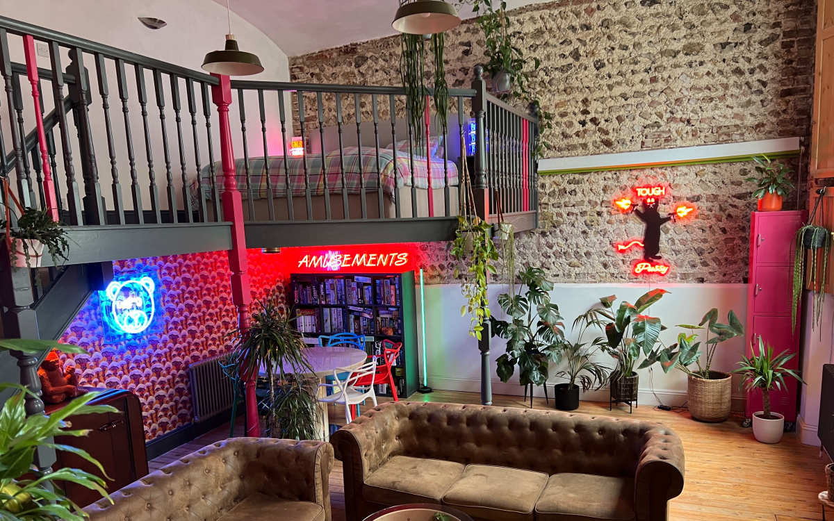 Neon Warehouse, Brighton | Production | Peerspace