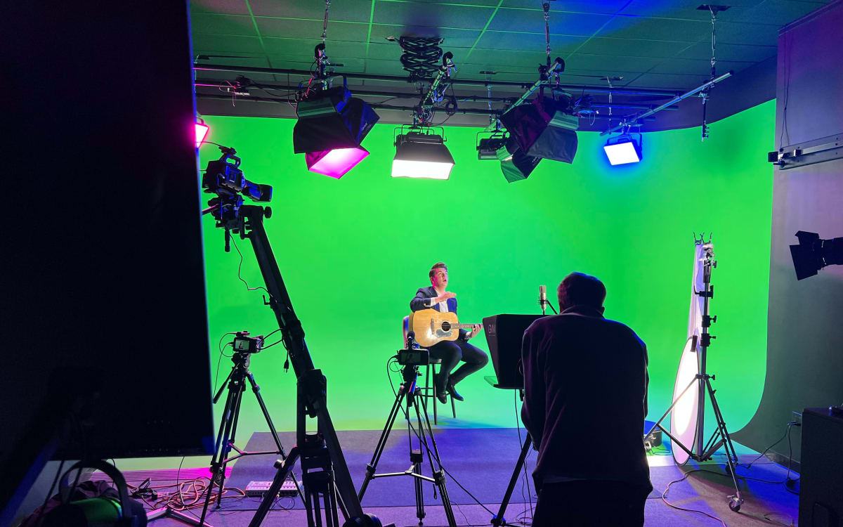Cutting-Edge Green Screen Cyclorama for Innovative Virtual Production ...