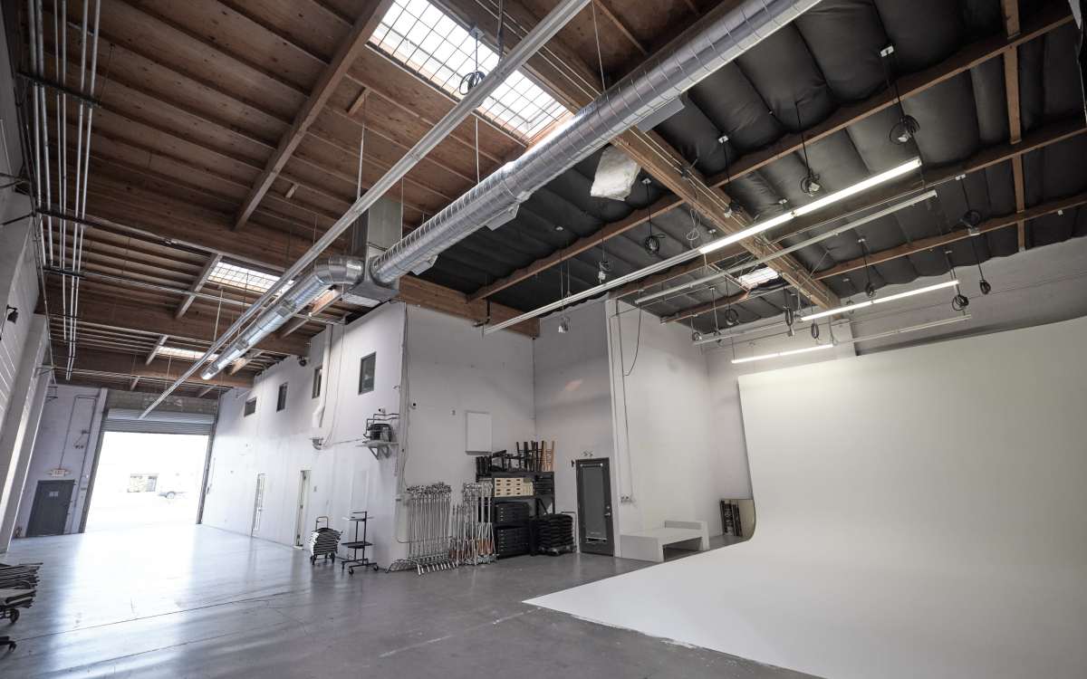 Boutique Drive-in Studio, Glendale, CA | Production | Peerspace