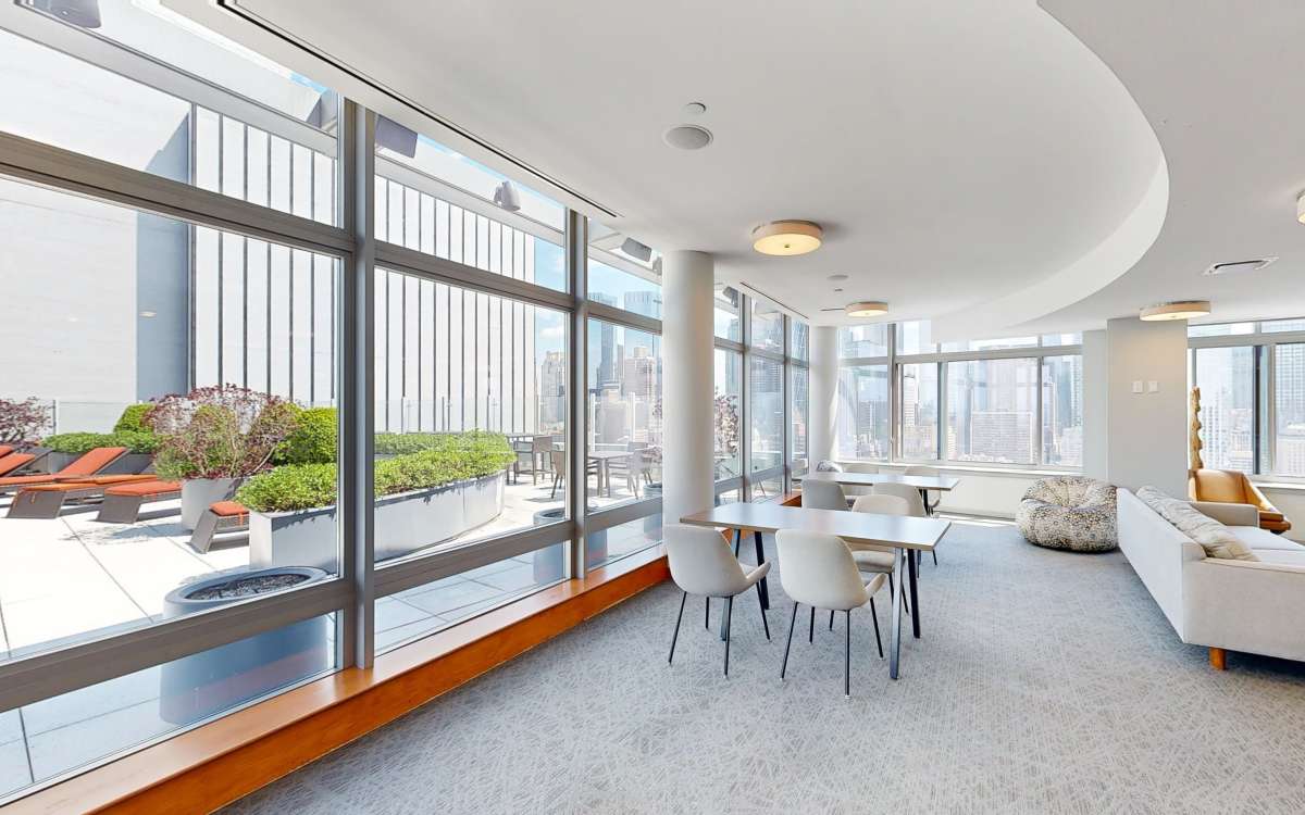 Top Floor Space With Spectacular Views of Manhattan Skyline, New York ...