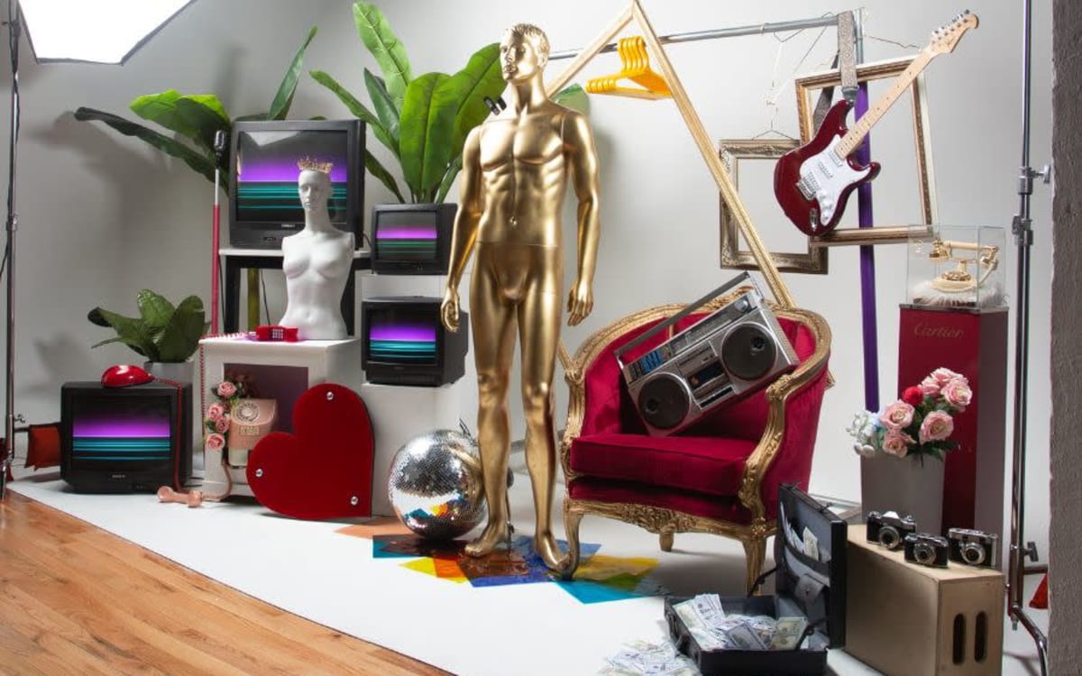 Bushwick Creative Props Studio w/Corner Cyc, Skylight & Profoto ...