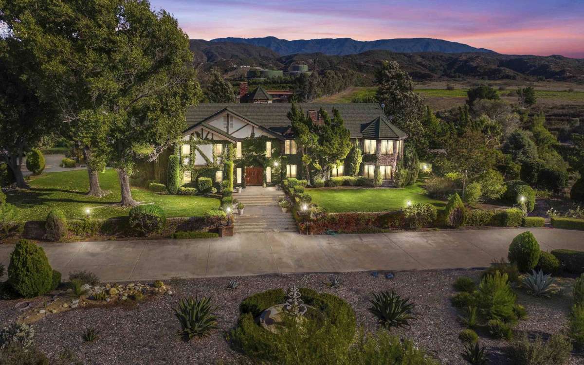 18 Acre Fairytale Estate | Hedge Maze, Gardens, Brick | Temecula's Wine ...