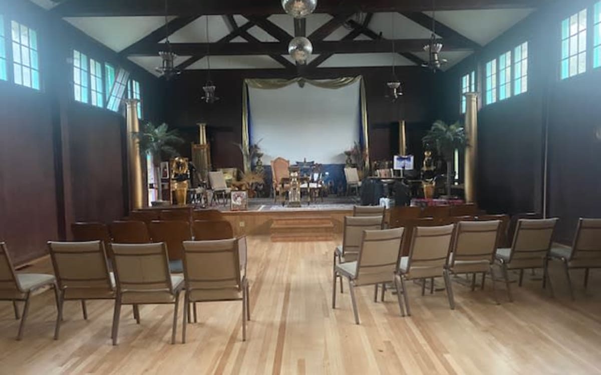 Large hardwood floor theater type meeting space for up to 100 ...