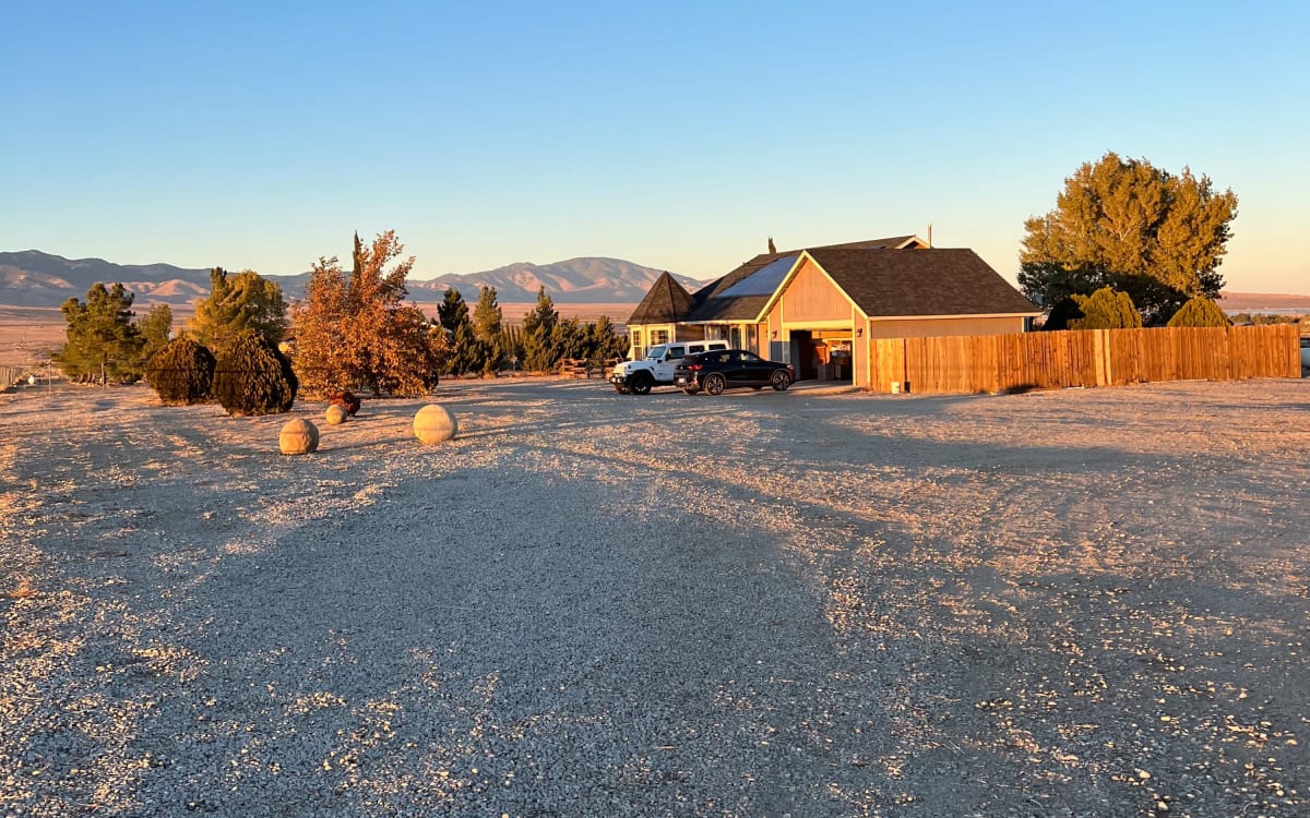 THE TUMBLEWEED- 5 acres of flat land with ranch feel and a ...