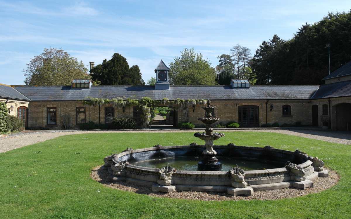 The Shoot room at Cainhoe Manor, Gravenhurst | Event | Peerspace