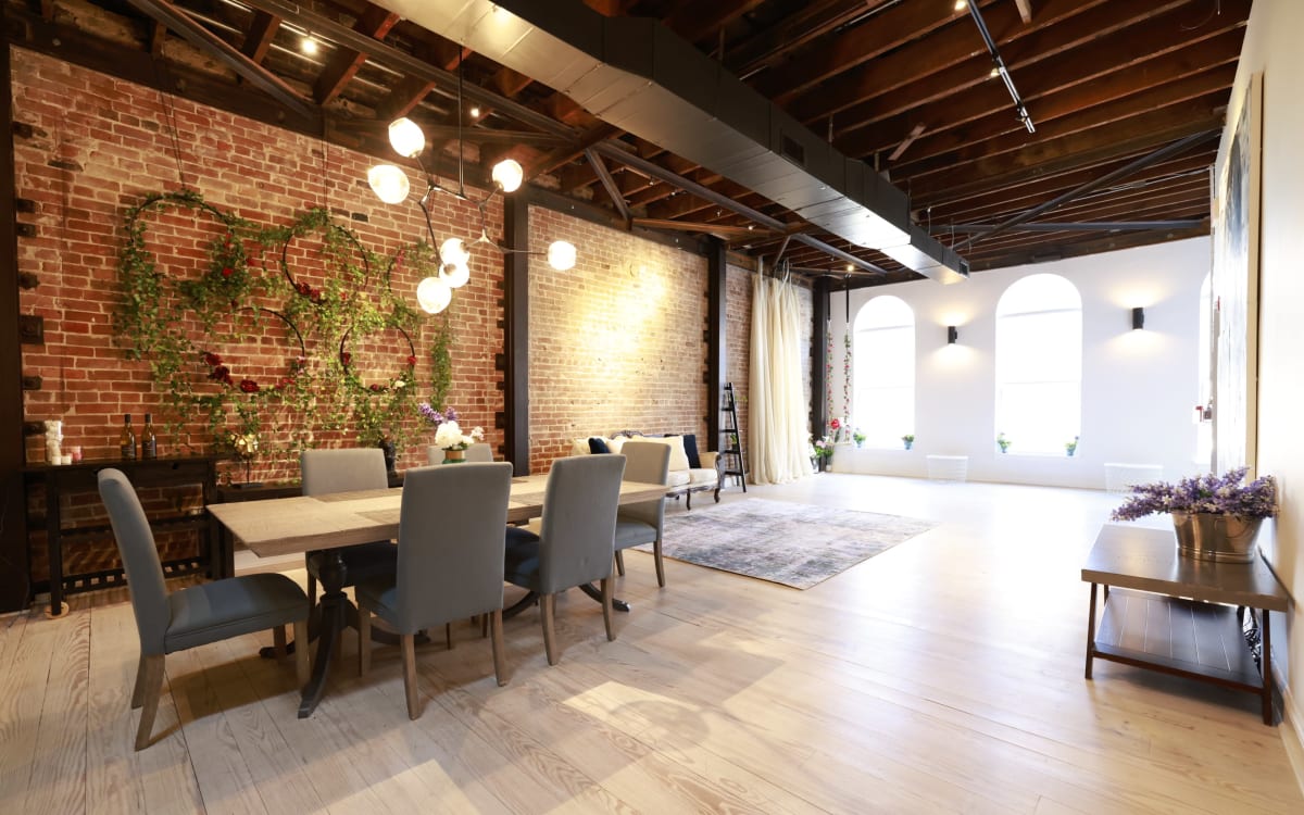 *New Space* The Nellie Rose #2 | Downtown Modern-Industrial Loft with ...