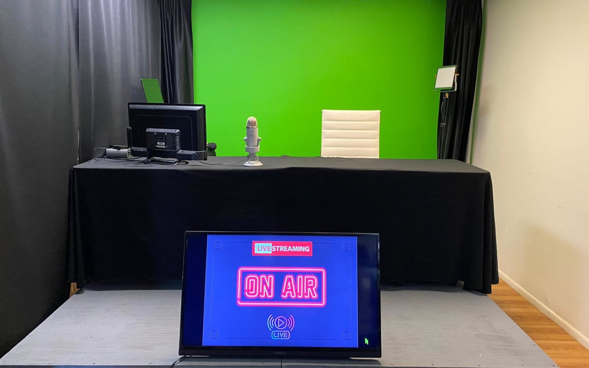 Flex Studio Space with Stage for Content Creators, Live Streamers, and ...