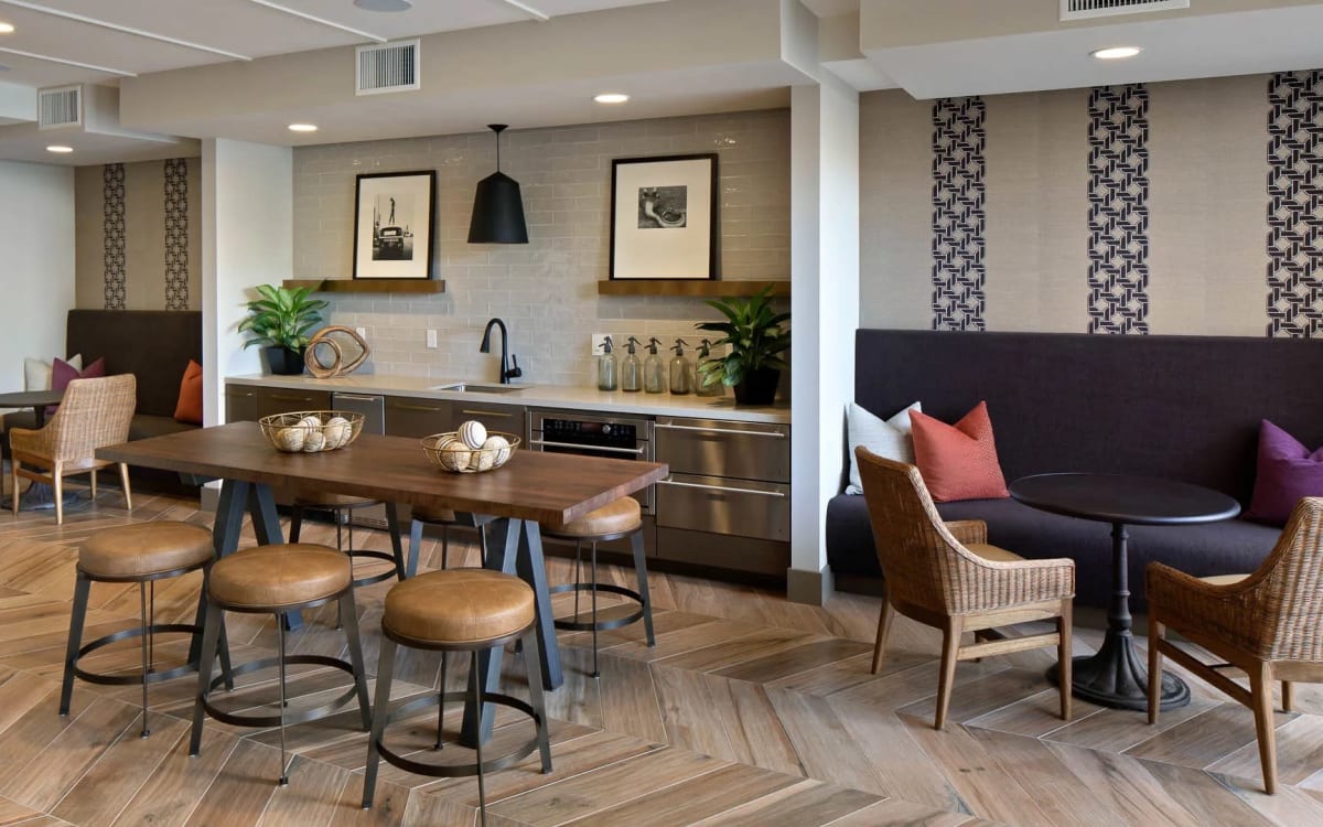 Well-Equipped Clubhouse & Terrace for Meetings, Redwood City, CA | Off ...