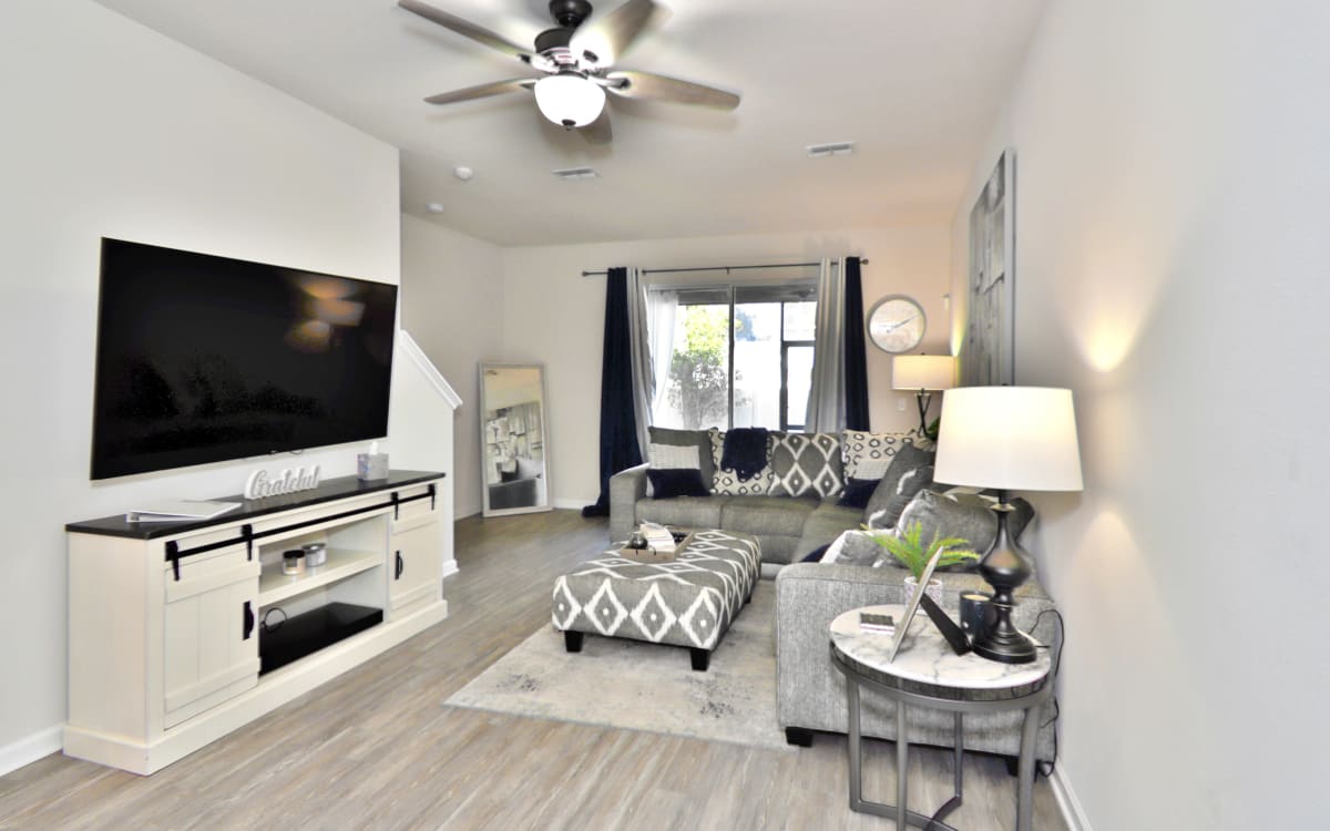 Cosey Farmhouse Hideaway, Brandon, FL | Event | Peerspace