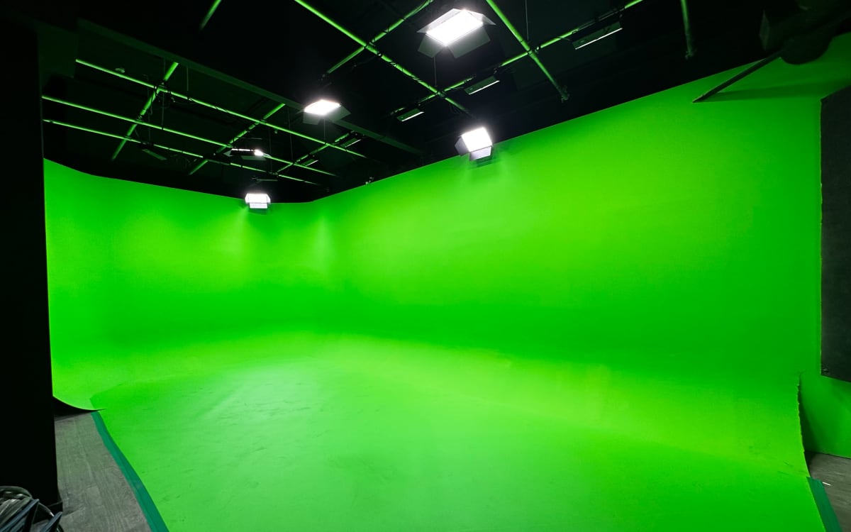 DUMBO Brooklyn Green Screen Stage, Brooklyn, NY | Production | Peerspace