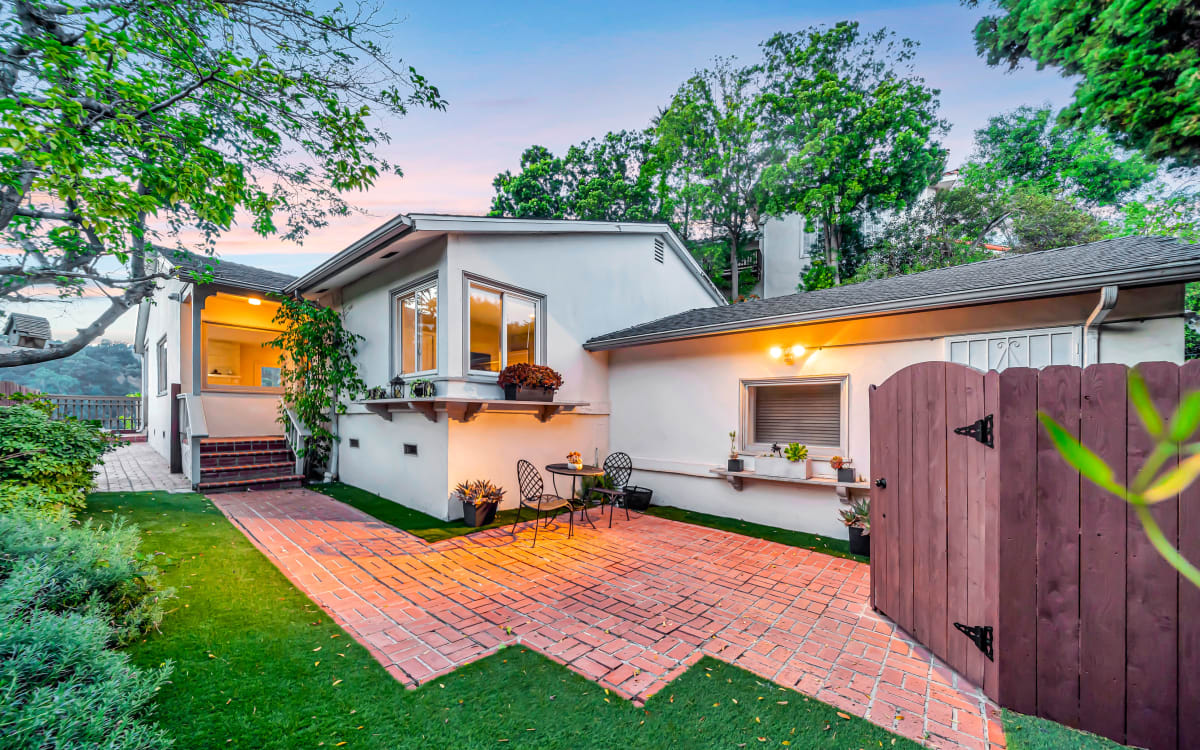 Cozy Mount Olympus Estate w/ Breathtaking Canyon Views, Los Angeles, CA ...