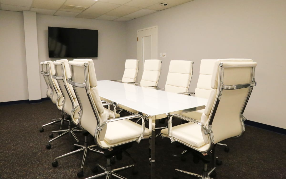 10 Person Conference Room with TV for Presentations, Columbia, MD | Off ...