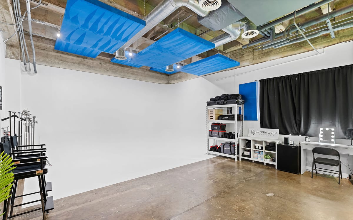 MODERN PHOTO/VIDEO STUDIO | CYCLORAMA, GREEN SCREEN and SEAMLESS ...