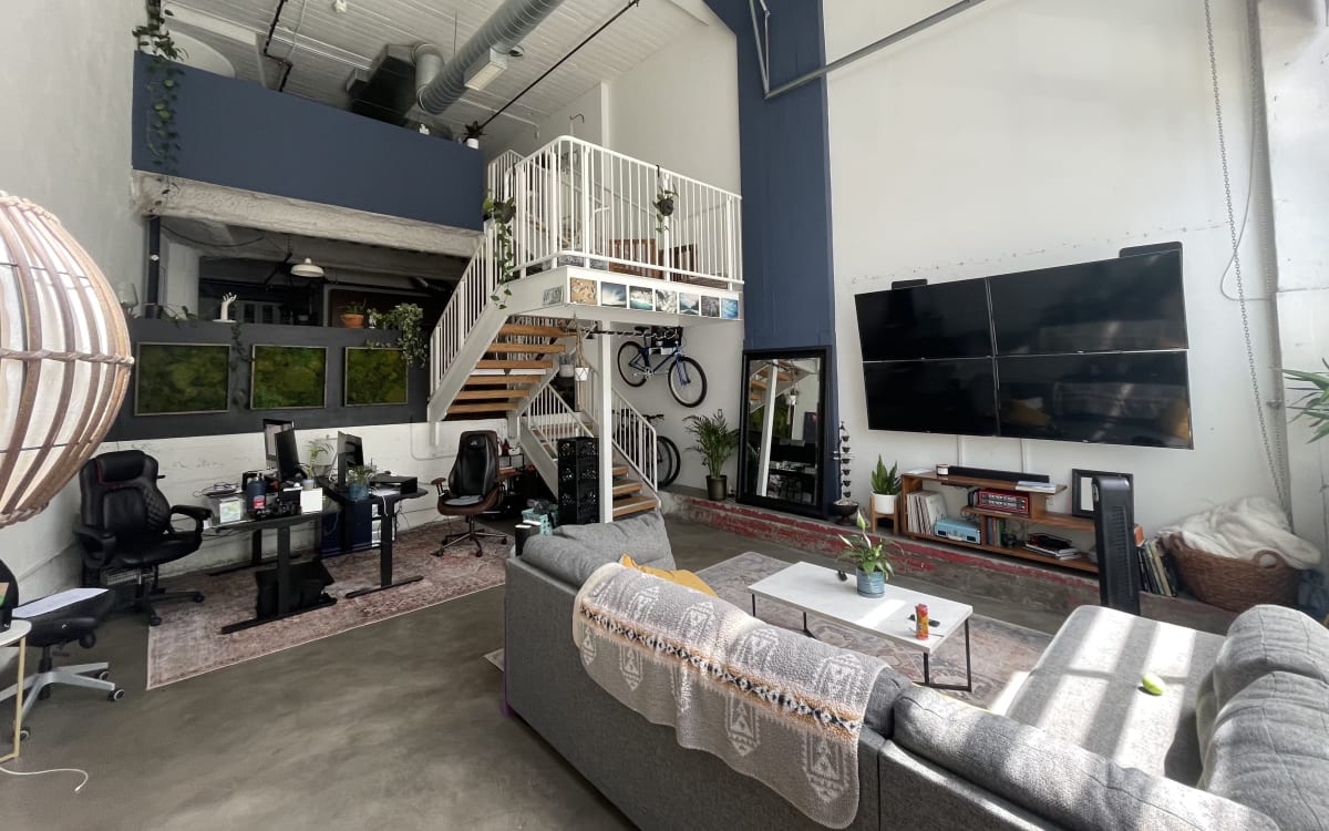 Huge Urban Artist Loft with Great Natural Light and high ceilings in ...