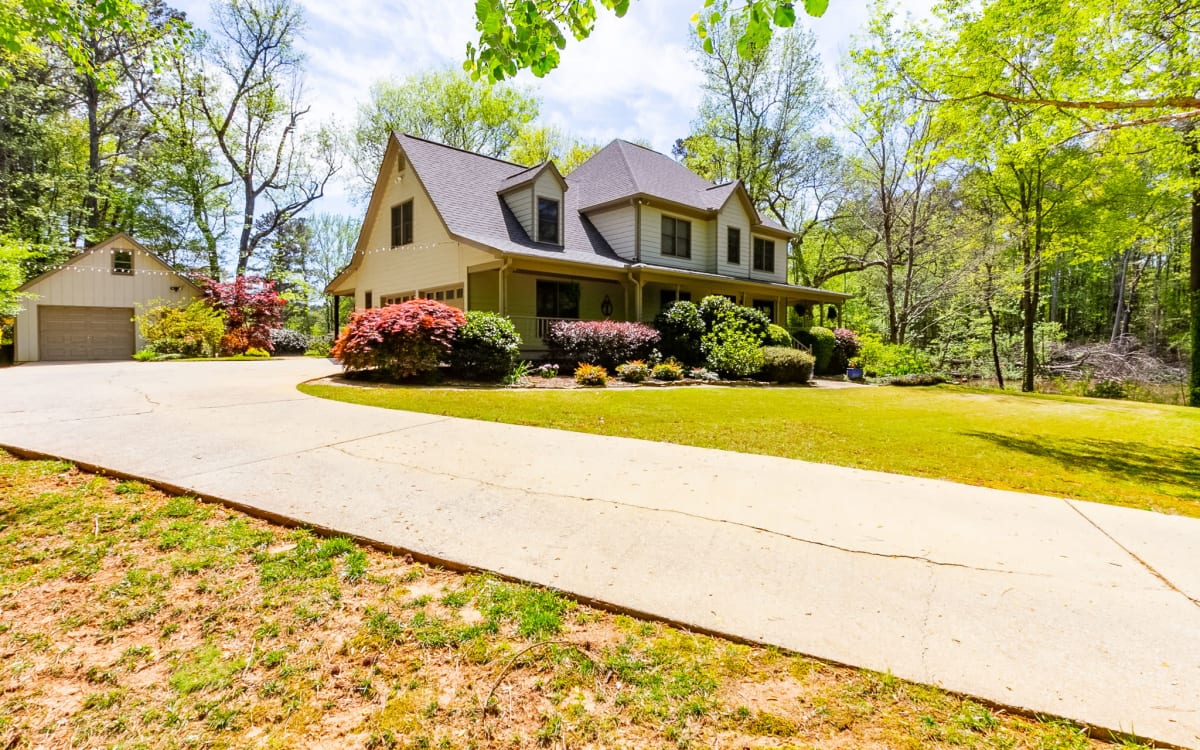 Large Secluded Lake Home Beautiful Outdoor Space, mableton, GA ...