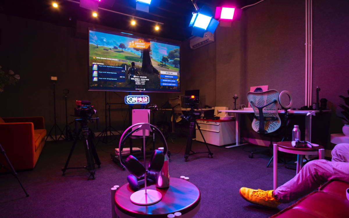 Green Screen Gaming Room w/ PS5, 65" TV and 4K Live Stream Cameras For ...