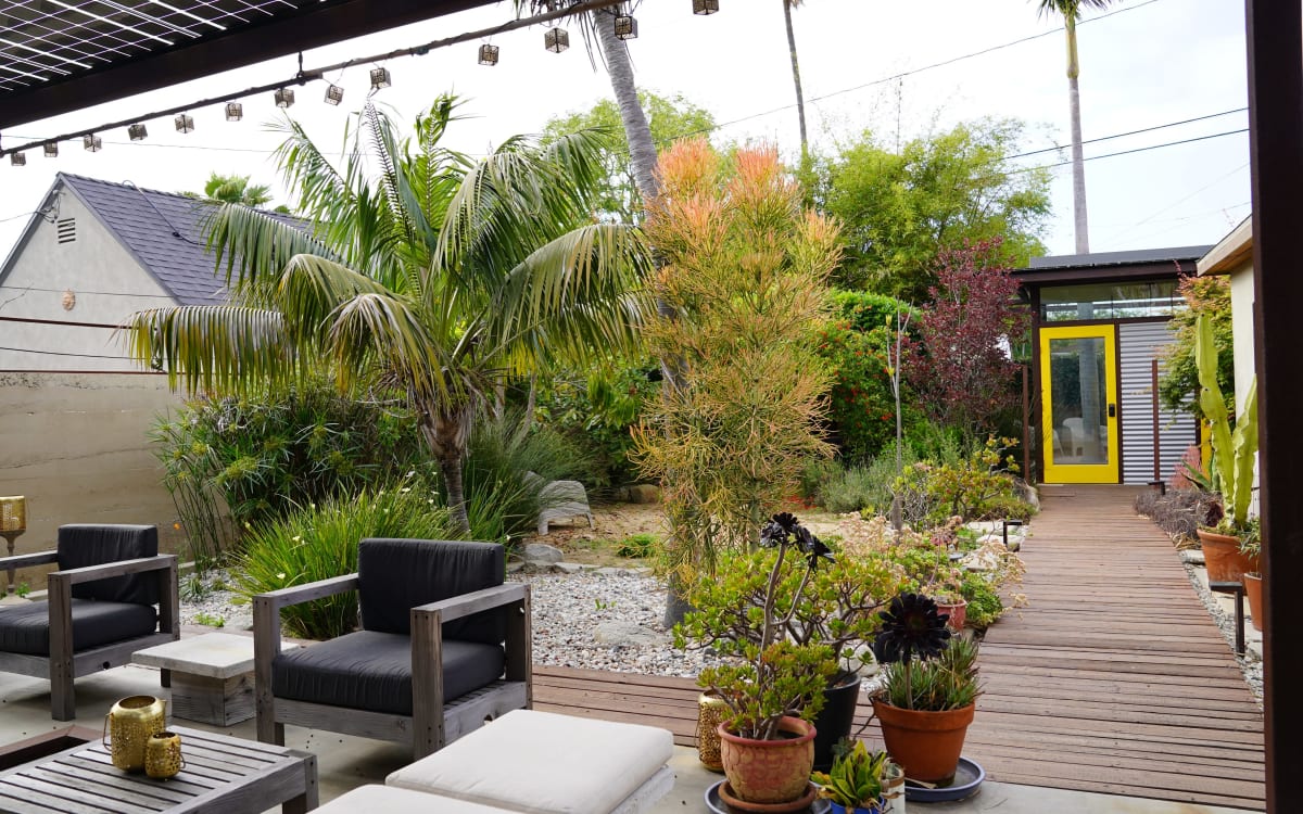 Modern Guesthouse & Backyard + Patio/Garden Access, Inlgewood, CA ...