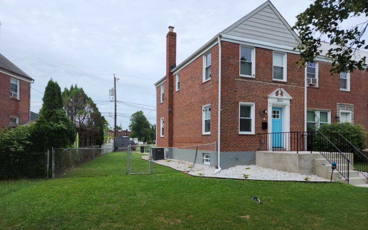 Urban End Unit Row House with Beautiful Scenic View of Trail, Baltimore ...
