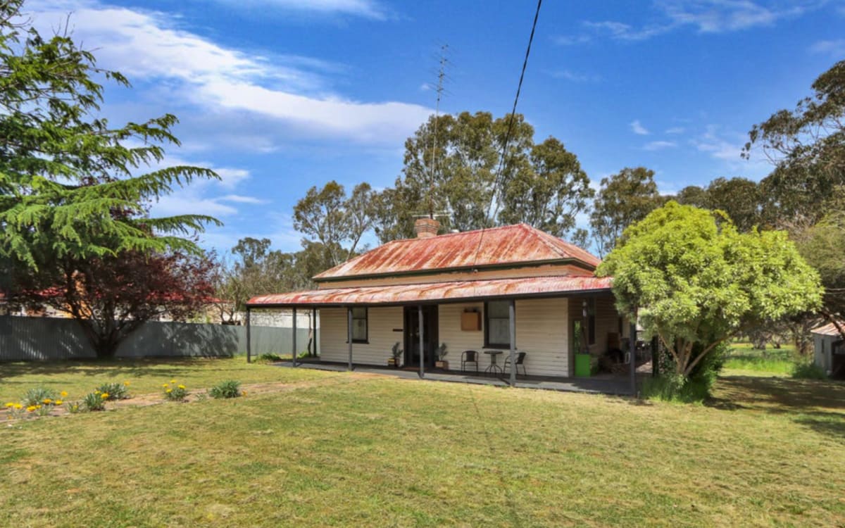 Classic Australian outback farmhouse, homestead (150yrold), Balmoral ...