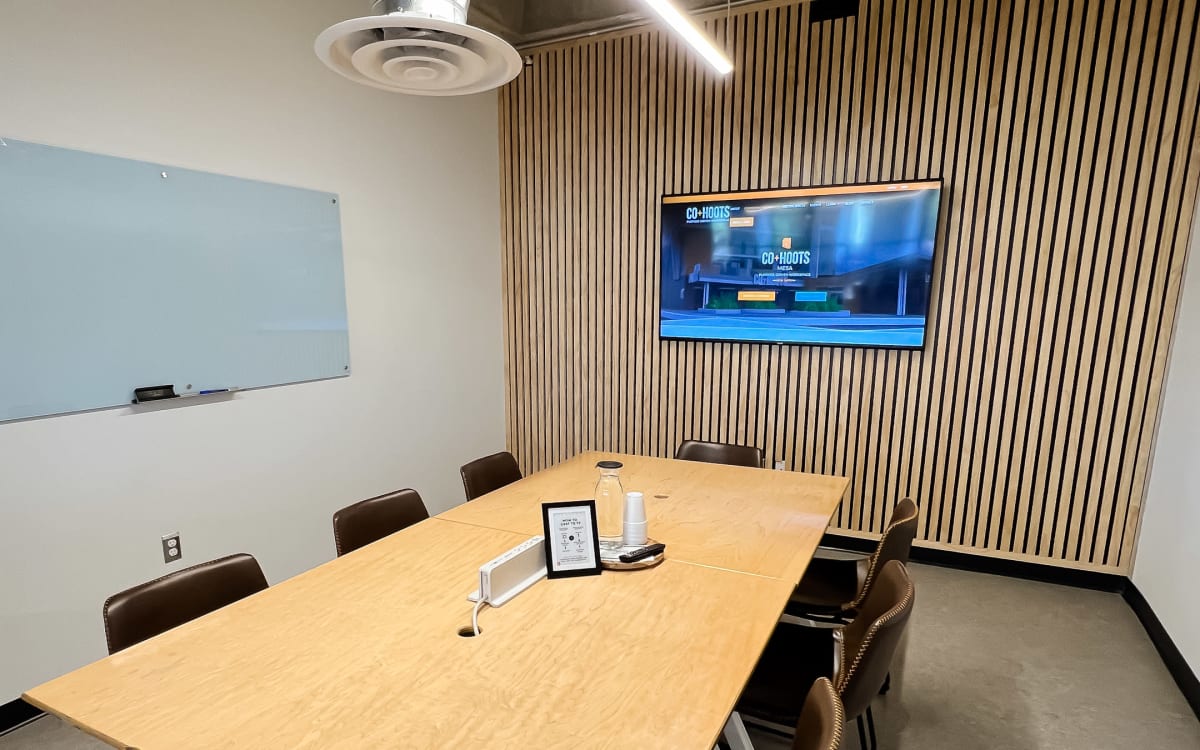 Bright, Energetic Meeting Room designed for Ultimate Productivity, Mesa ...