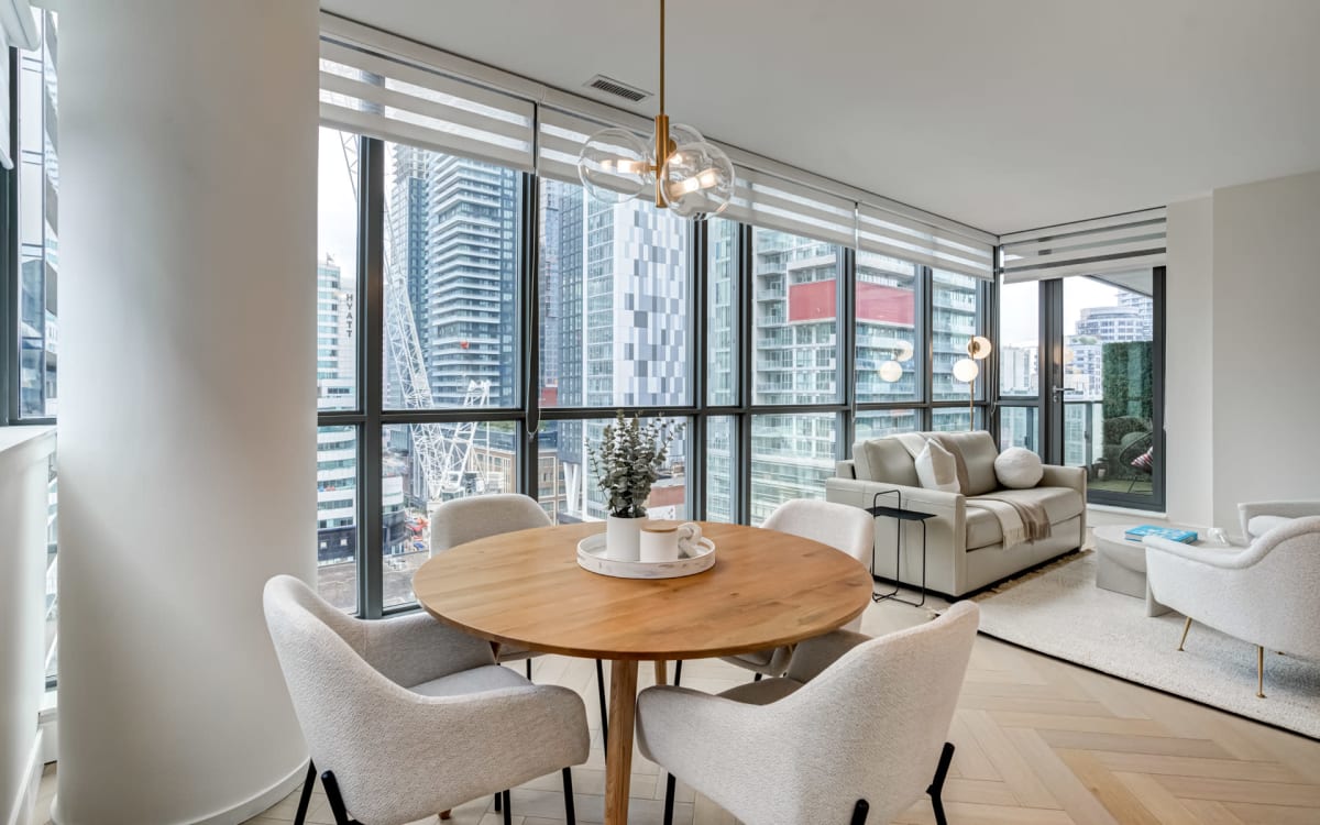 Beautiful Fully Furnished Downtown Condo, Toronto | Off-Site | Peerspace