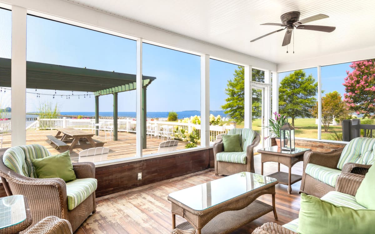 Waterfront Farmhouse Retreat Located on the Eastern Shore, Royal Oak ...