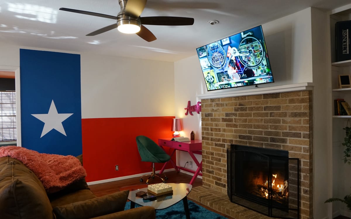 Designer Austin Apartment full of Creative Decor, Austin, TX ...