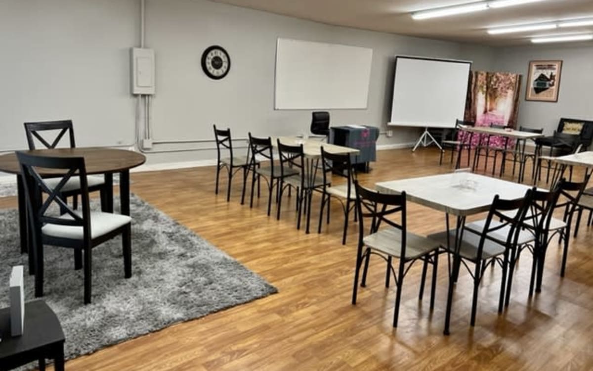 Convenient & Cozy Meeting Space + Classroom, Inglewood, CA | Off-Site ...