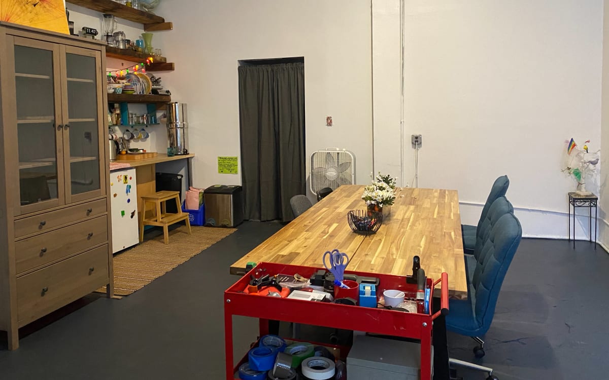 Event, co-working & shooting space with kitchenette, tabletop studio ...