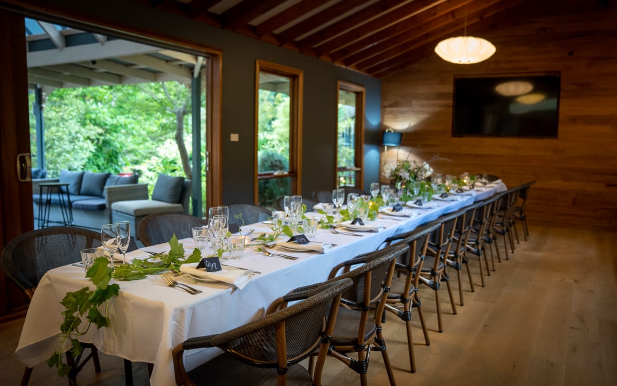 Large Rumpus Room with Bar, Lounges, Pool table and more, Yarra Glen ...