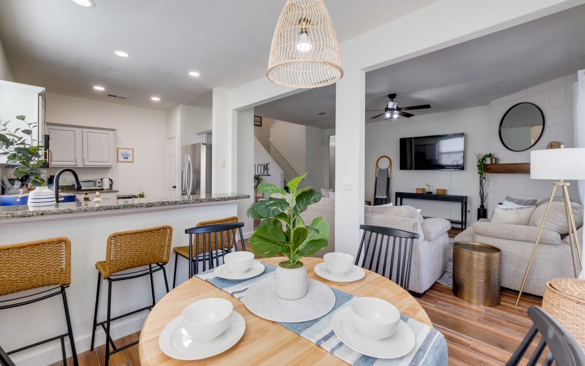 "Oasis Pointe"- Heated Pool, Hot Tub, Exterior Living and Dining Area ...