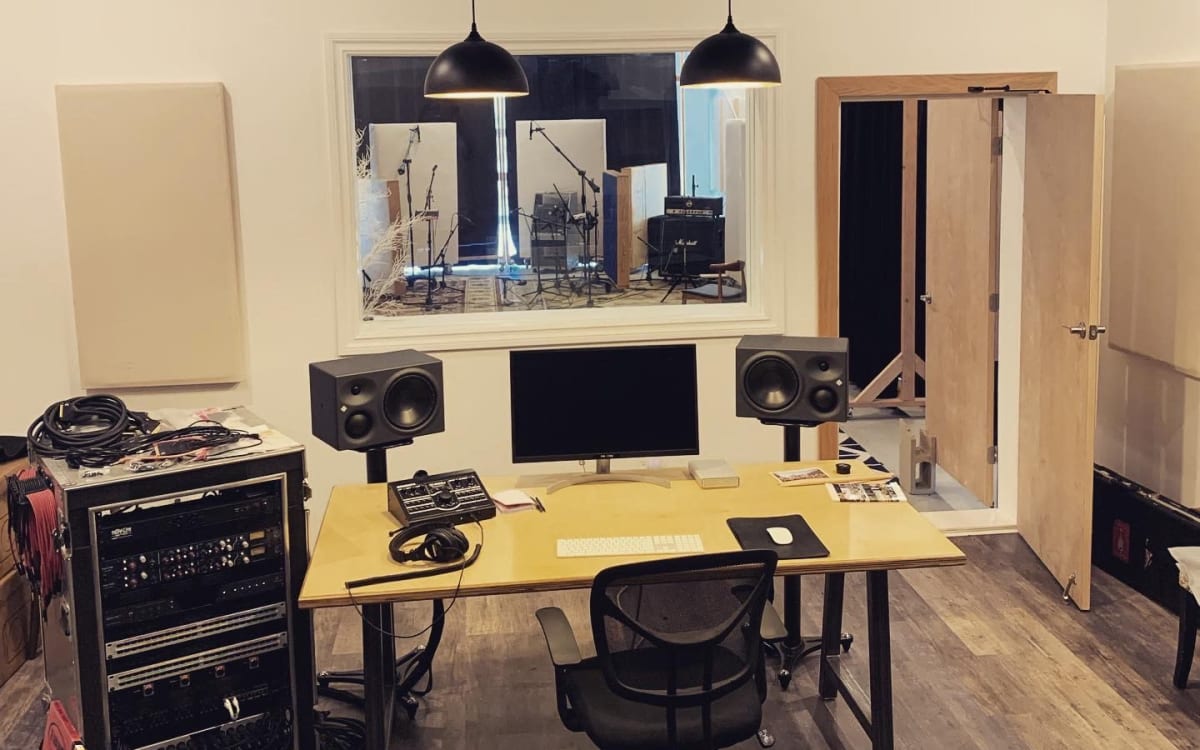 Large Natural Light Filled Recording Studio / Photo Studio Space with ...
