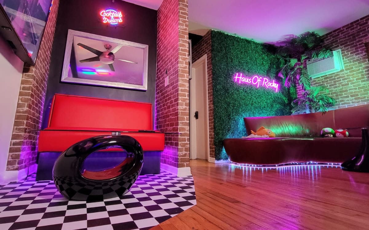24/7 Retro Dance, Photo, and Video Studio with Makeup/Dressing room ...