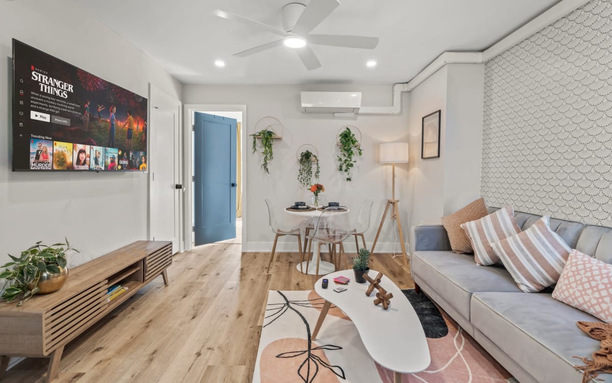 E Passyunk Ave 1 BR Gem - Prime Location!, Philadelphia, PA ...